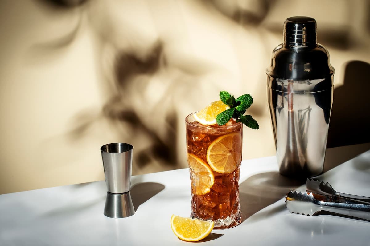 Long Island Iced Tea: El emblemático cóctel en su versión más purista y 3 opciones para romper ...